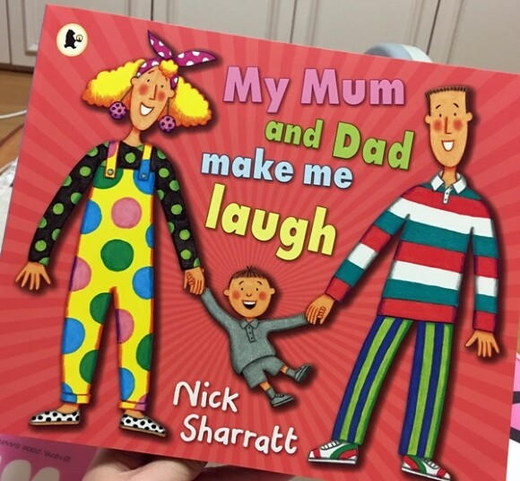 My mum and Dad make me laugh by Nick Sharratt 숨은 그림 찾기 놀이 할 수 있는 영어 그림책