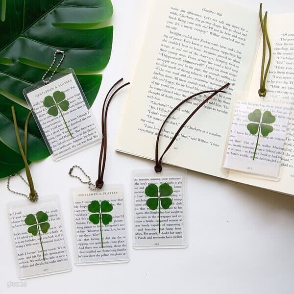 네잎클로버 생화 코팅 키링 영문레터링 책갈피 카드 백참 행운 선물 네잎 크로버 크로바 부적 열쇠 참 고리 예스24