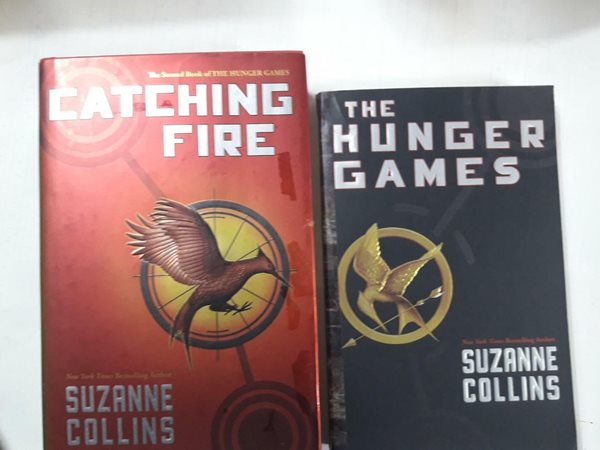 [중고샵] The Hunger Games + Catching Fire /(두권/SUZANNE COLLINS/사진 및 하단참조 ...
